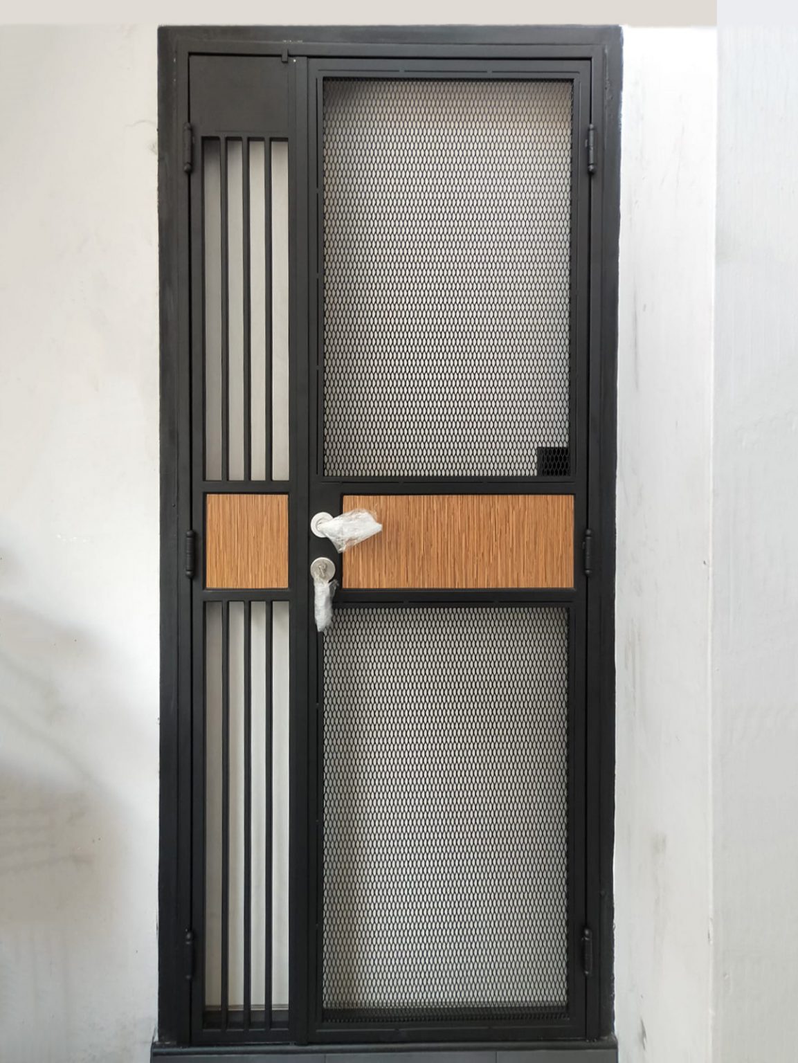 Laminate Mesh Gate for Sale | HDB Laminate Metal Mesh Gate Design